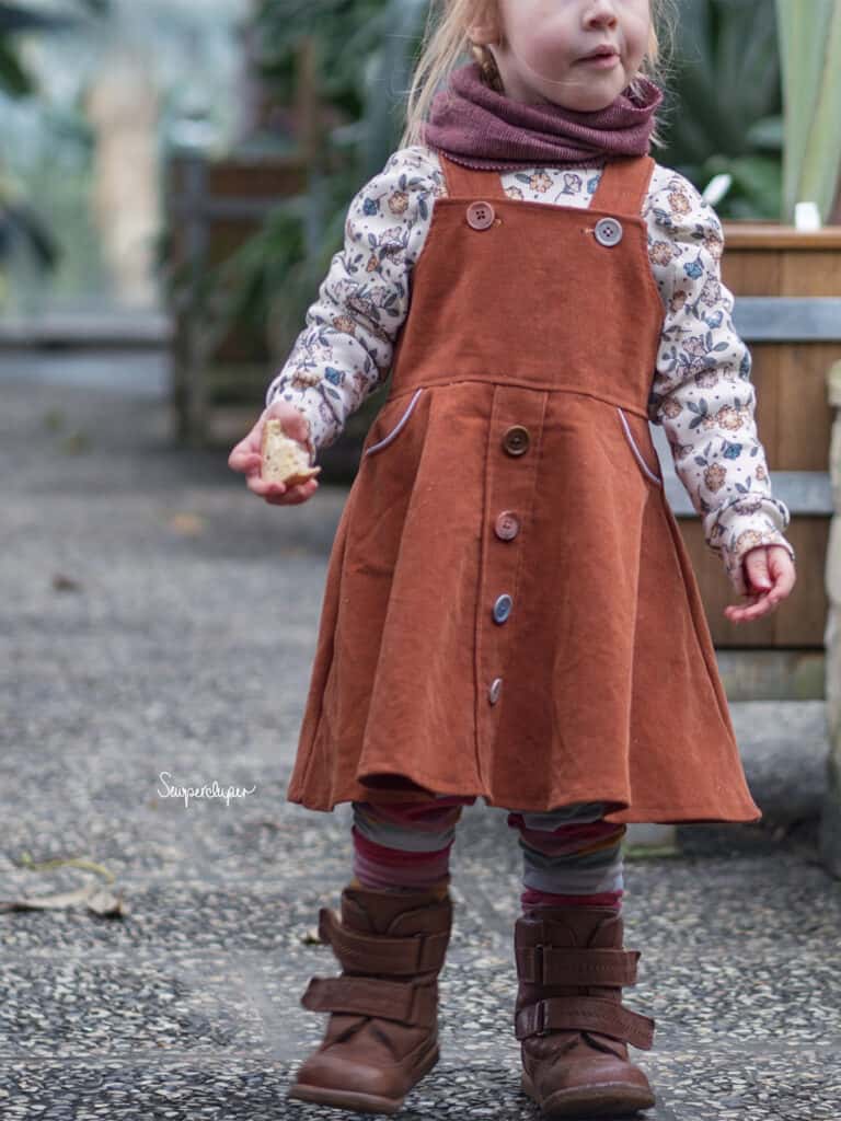 Schnittmuster Twirly Latz - Latzkleid für Kinder | Schleiferlwerk